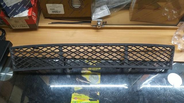 Решетка бампера переднего центральная BMW. Купить решетка бампера ...