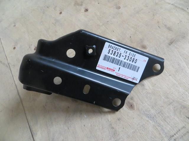 5383533080 Toyota Кронштейн крепления крыла переднего правого передний
