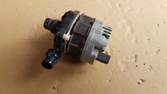 A0005003800 Mercedes помпа водяная (насос охлаждения, дополнительный
