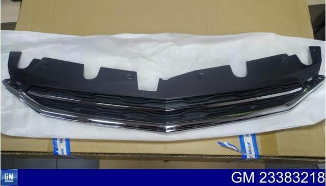 23382107 General Motors решетка бампера верхняя equinox 2016-2017, аналог
