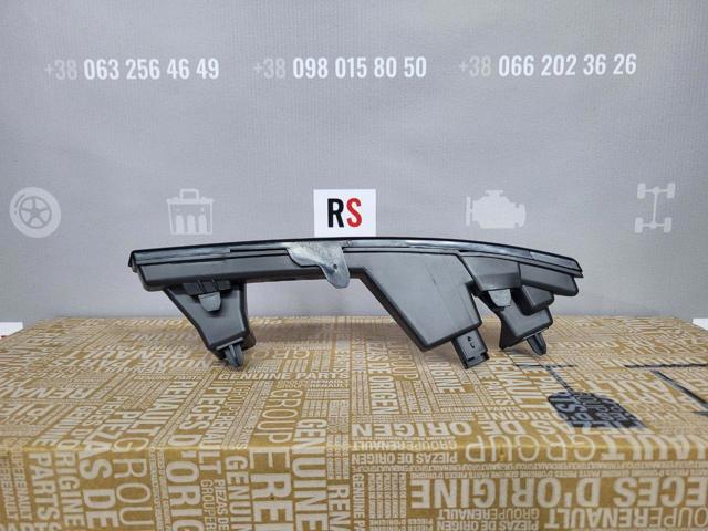 601985427R Renault (RVI) Накладка бампера переднего