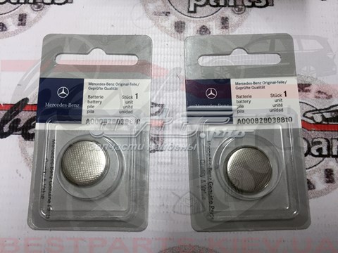 A0008280388 Mercedes комплект батареек для ключа 2шт.