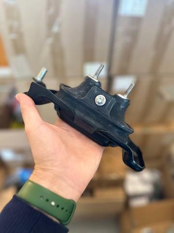 5273994AB Chrysler подушка (опора двигателя правая)