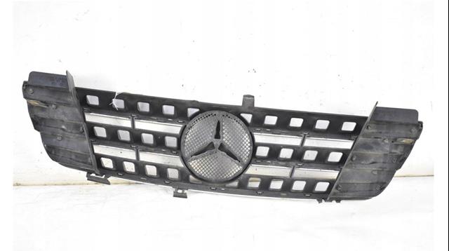 A1648880041 Mercedes пластик под звезду