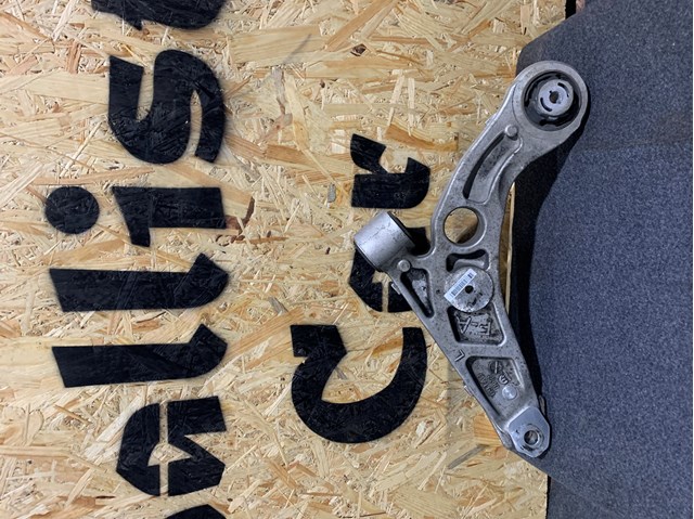 68285991AE Chrysler Рычаг передней подвески нижний левый