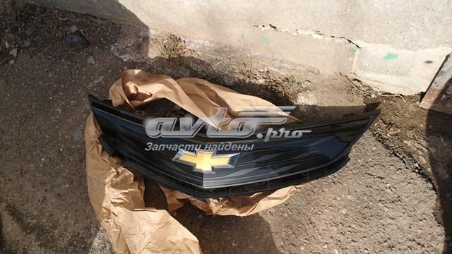 42497949 General Motors решетка радиатора