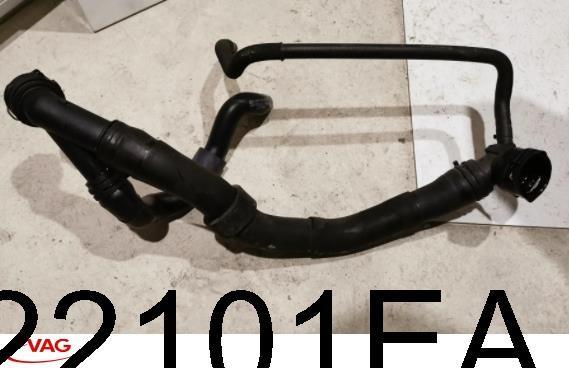 5Q0122101EA VAG шланг (патрубок радиатора охлаждения верхний)