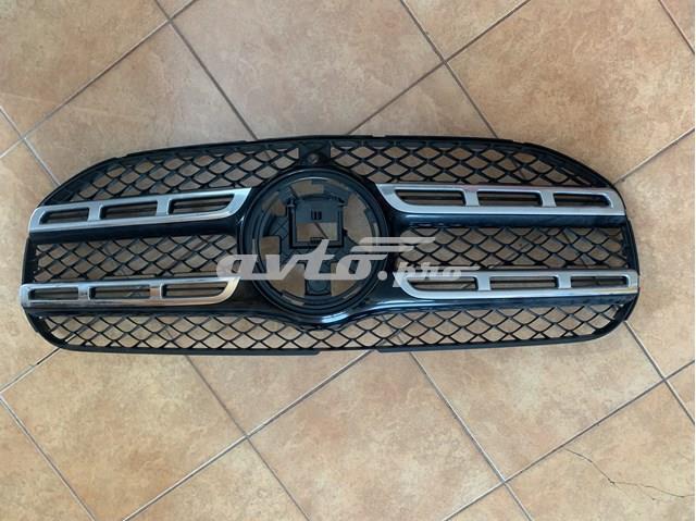 1678881100 Mercedes решетка радиатора