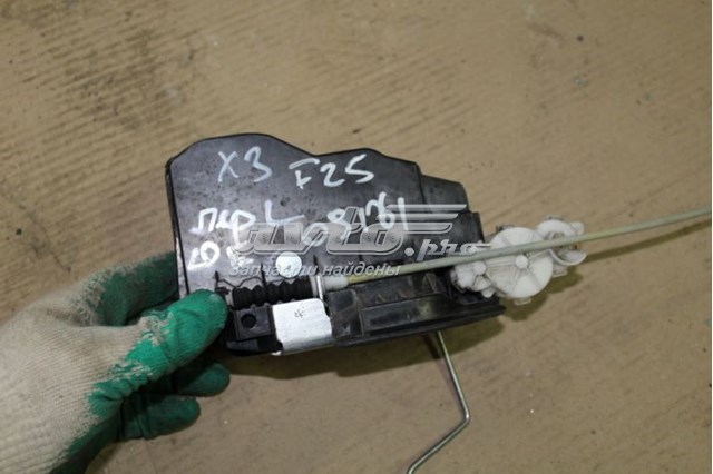 51217202149 BMW замок двери передней левой