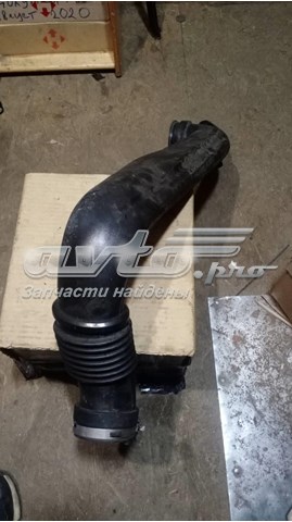 68211695AB Chrysler Патрубок воздушный, выход воздушного фильтра