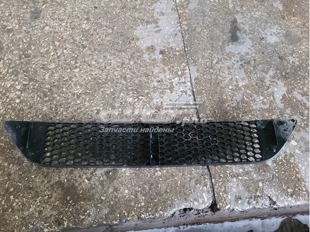 2218852322 Mercedes решетка бампера переднего центральная