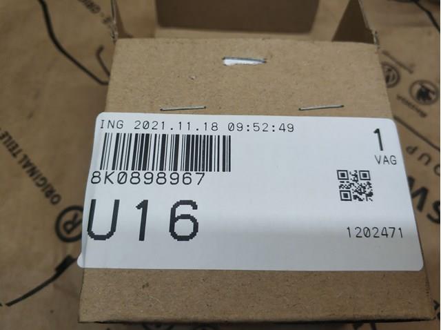 8K0898967 VAG кронштейн, audi