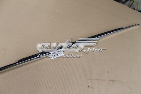 A2137200224 Mercedes накладка двери уплотнительная