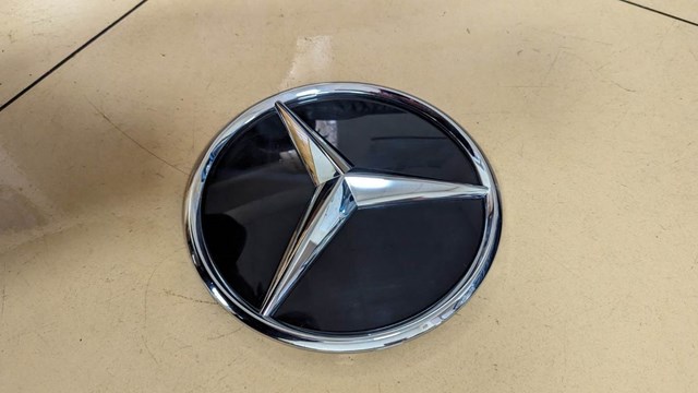 A0008800300 Mercedes емблема в решiтку радiатора