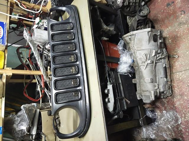 6RZ57TZZAA Chrysler решетка радиатора