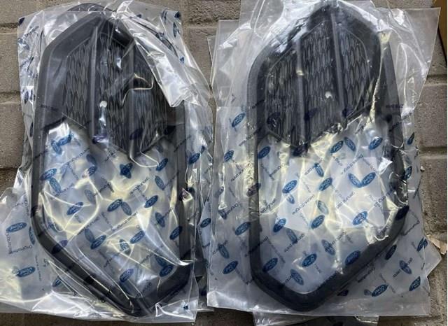 GJ5Z17K946AA Ford Заглушка (решетка) противотуманных фар бампера ...