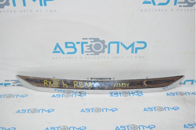 768010E050 Toyota накладка дверей багажника