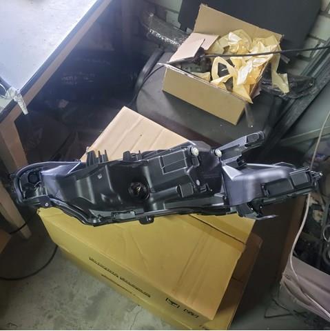 8118533D71 Toyota фара левая