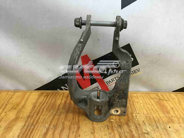 LR038818 Land Rover вилка