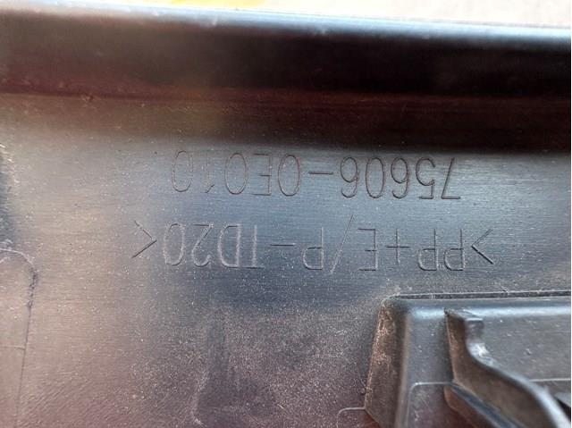756060E010 Toyota молдинг крыла заднего левого