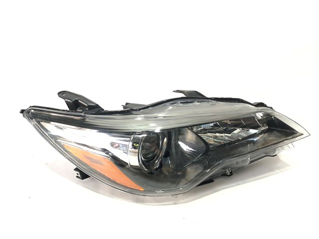 8111006C70 Toyota Фара правая