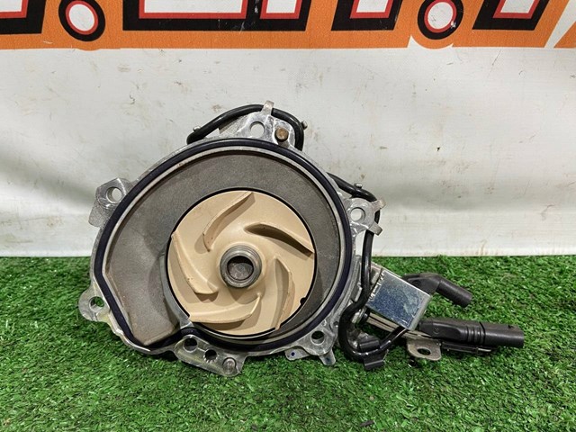 LR154597 Land Rover помпа водяная (насос охлаждения)