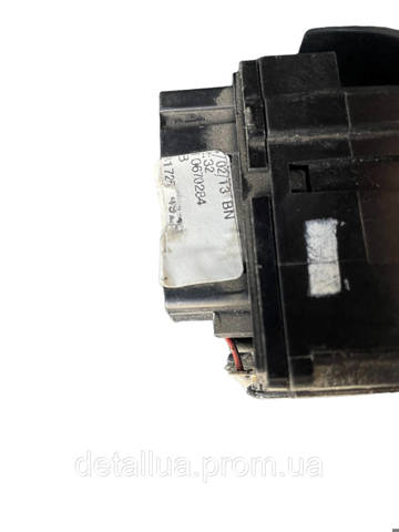 8201168003 Renault (RVI) Переключатель подрулевой правый
