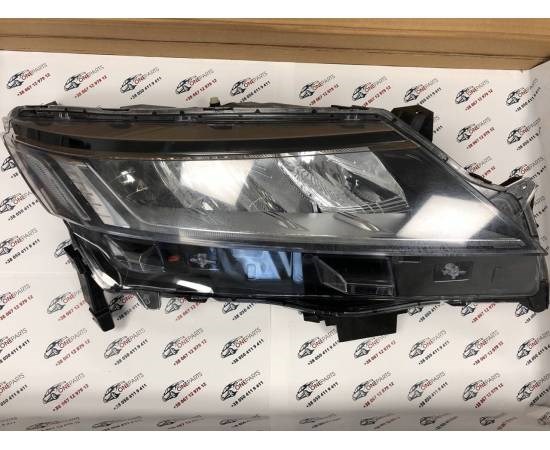 8301D482 Mitsubishi Фара правая