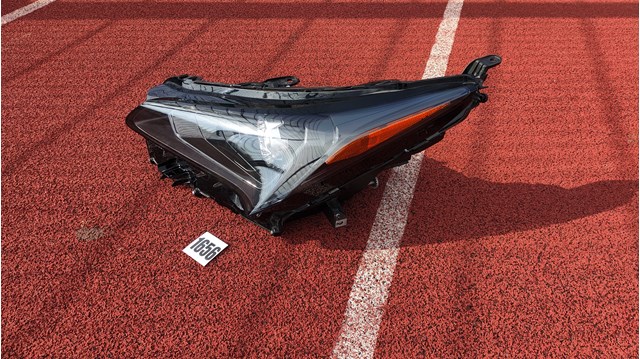 8107078190 Toyota фара левая