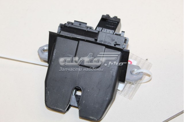 LR008546 Land Rover замок двери багажника