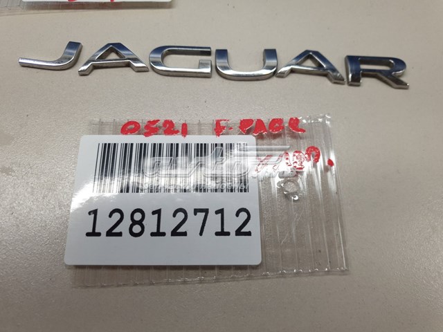 T4A15451 Jaguar эмблема