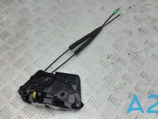 6904047110 Toyota Замок двери передней левой