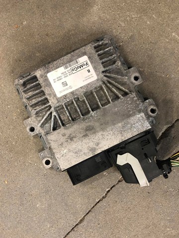 1685732 Ford Крышка блока реле