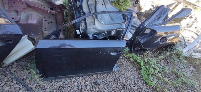 561831055G VAG дверь передняя левая