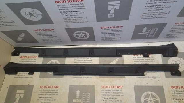 7585048040 Toyota накладка (молдинг порога наружная правая)