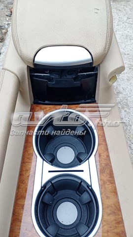 A1646801152 Mercedes вещевое отделение (передняя панель в центре)
