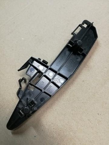 51117399981 BMW направляющая переднего бампера правая