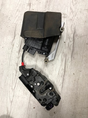 A4477301002 Mercedes замок дверей