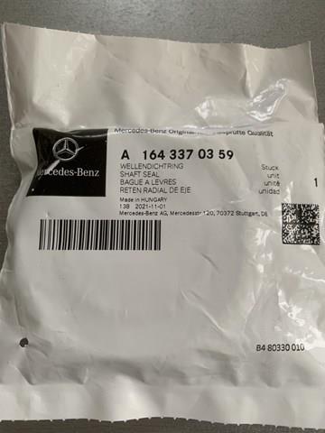 1643370359 Mercedes сальник