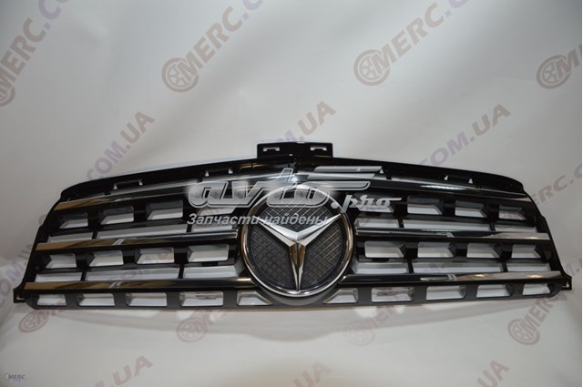A16688009859040 Mercedes решетка радиатора