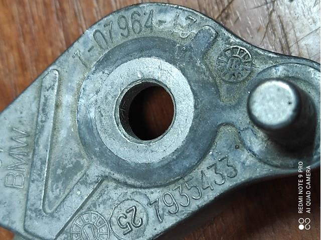 18307935433 BMW Кронштейн задней подушки глушителя