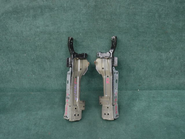 53202F4900 Toyota суппорт радиатора правый (монтажная панель крепления фар)