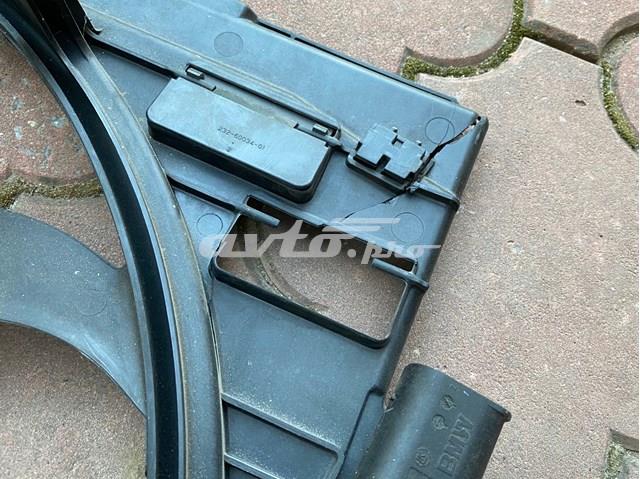 17427634467 BMW диффузор радиатора охлаждения, в сборе с мотором и