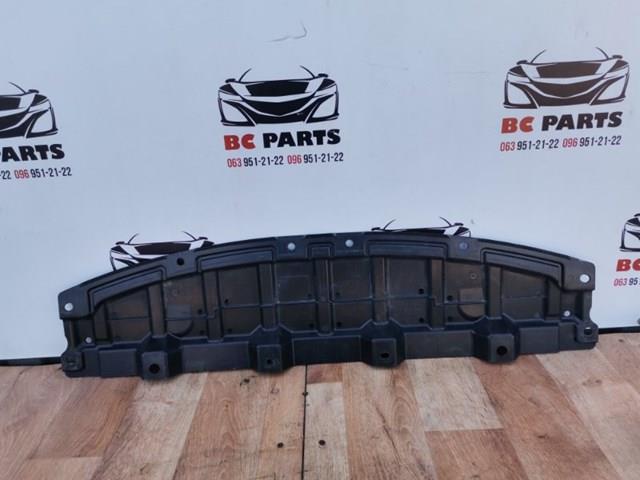 758926RR0A Nissan кожух защитный днища