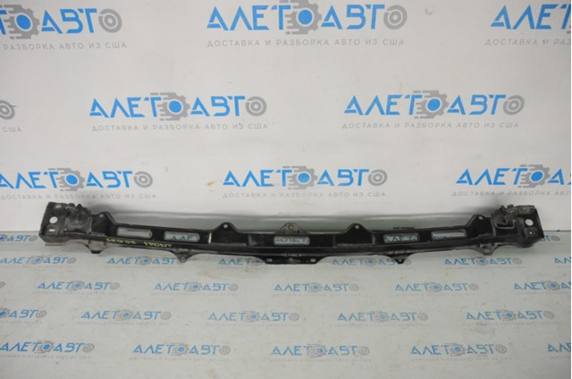 525060C061 Toyota кронштейн бампера переднего центральный