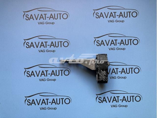 8R0253144C VAG кронштейн приемной трубы глушителя