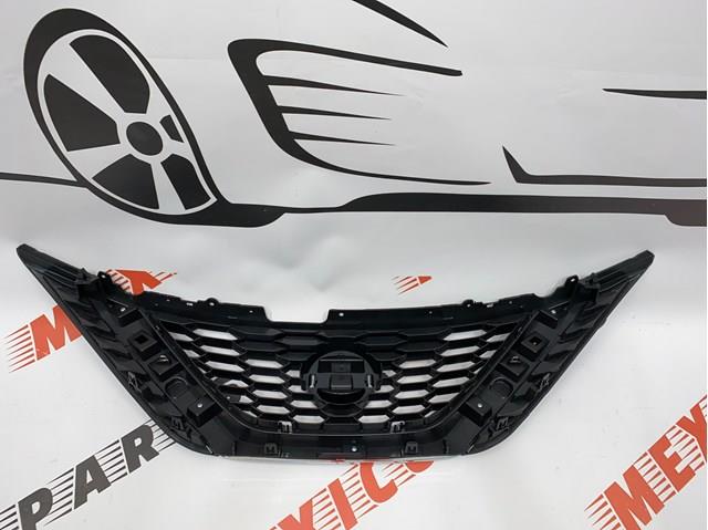 623103YU0D Nissan решетка радиатора с крепленими 2016-18