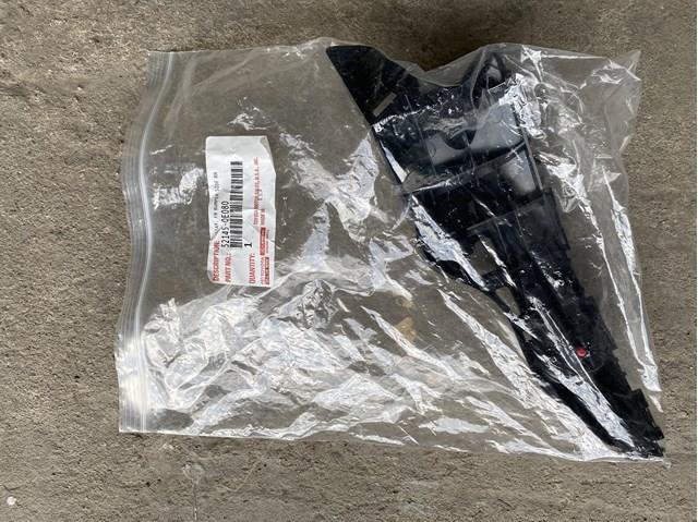 521450E080 Toyota правое крепление переднего бампера