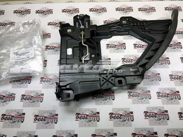 95863152201 VAG кронштейн (крепление правой фары)