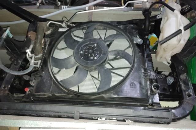 52014787AC Chrysler диффузор радиатора охлаждения, в сборе с мотором и